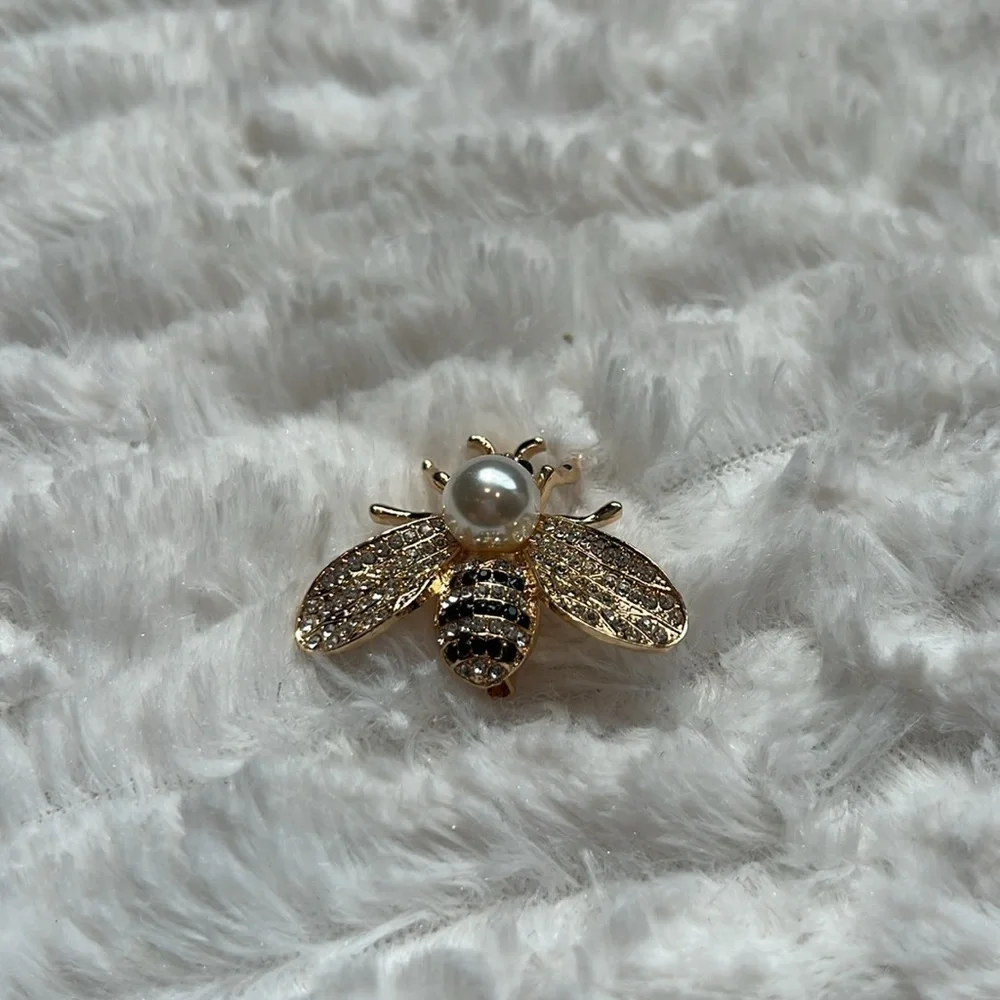 Jewelry | Pearl Gold And Black Beeyonce Hive Brooch Gold 15 Nwot | Poshmark